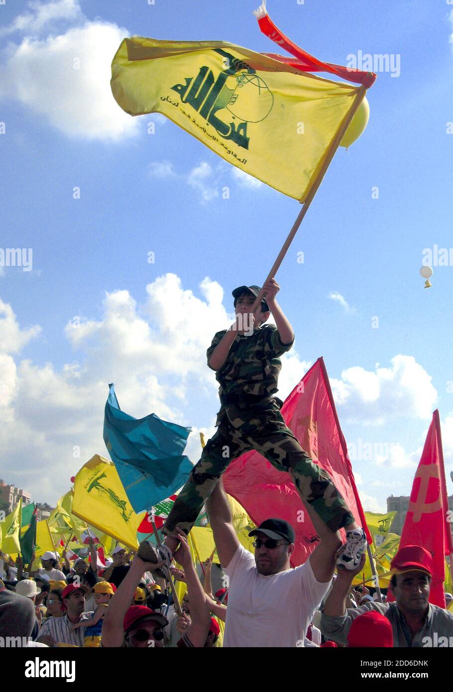 Hezbollah flag hi-res stock photography and images - Alamy