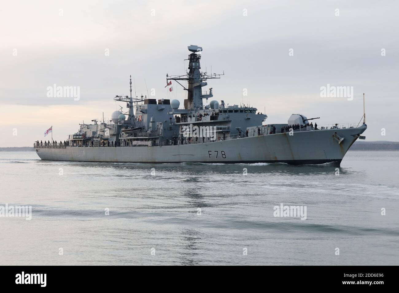 British royal navy frigate hms kent f78 hi-res stock photography and ...