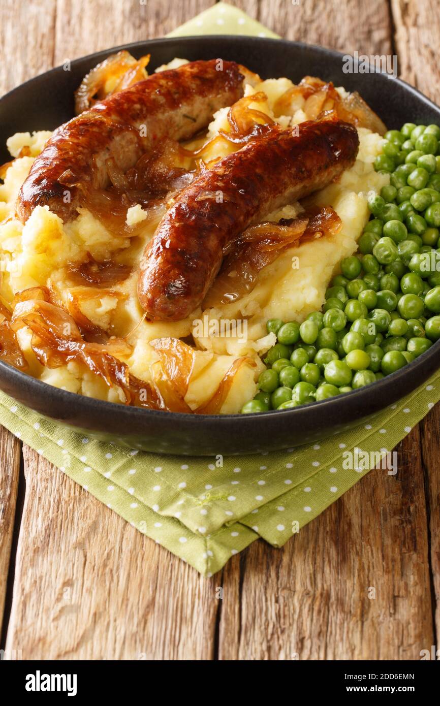 Sausage mash and peas hi-res stock photography and images - Alamy