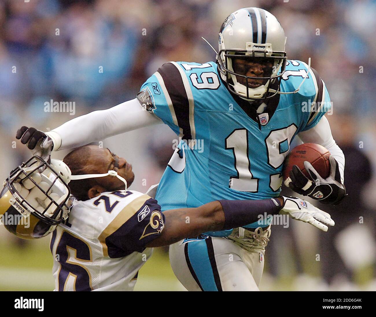 St louis rams helmet hi-res stock photography and images - Alamy