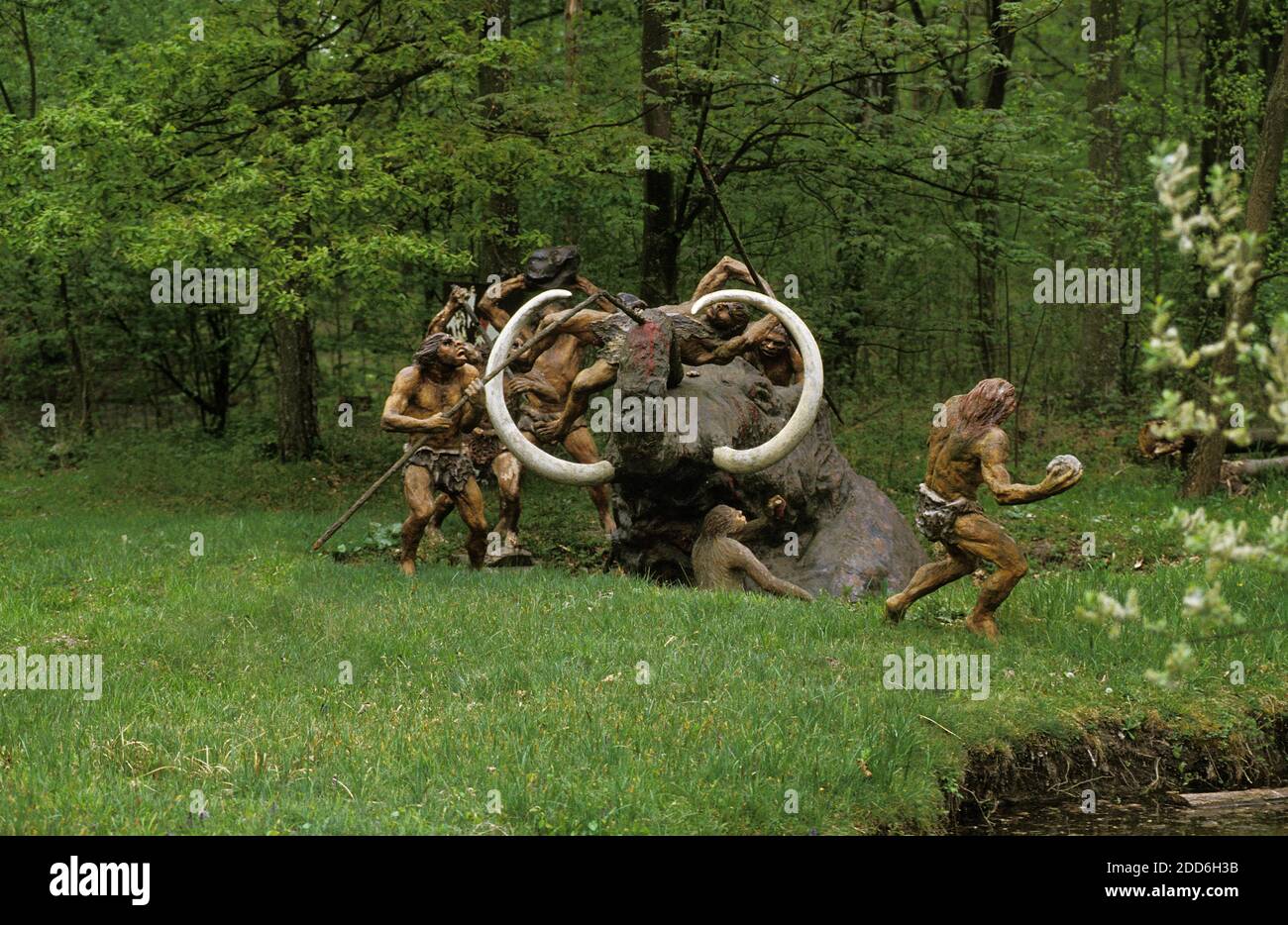 Prehistory : Neandertal Men Hunting Mammouth Stock Photo - Alamy