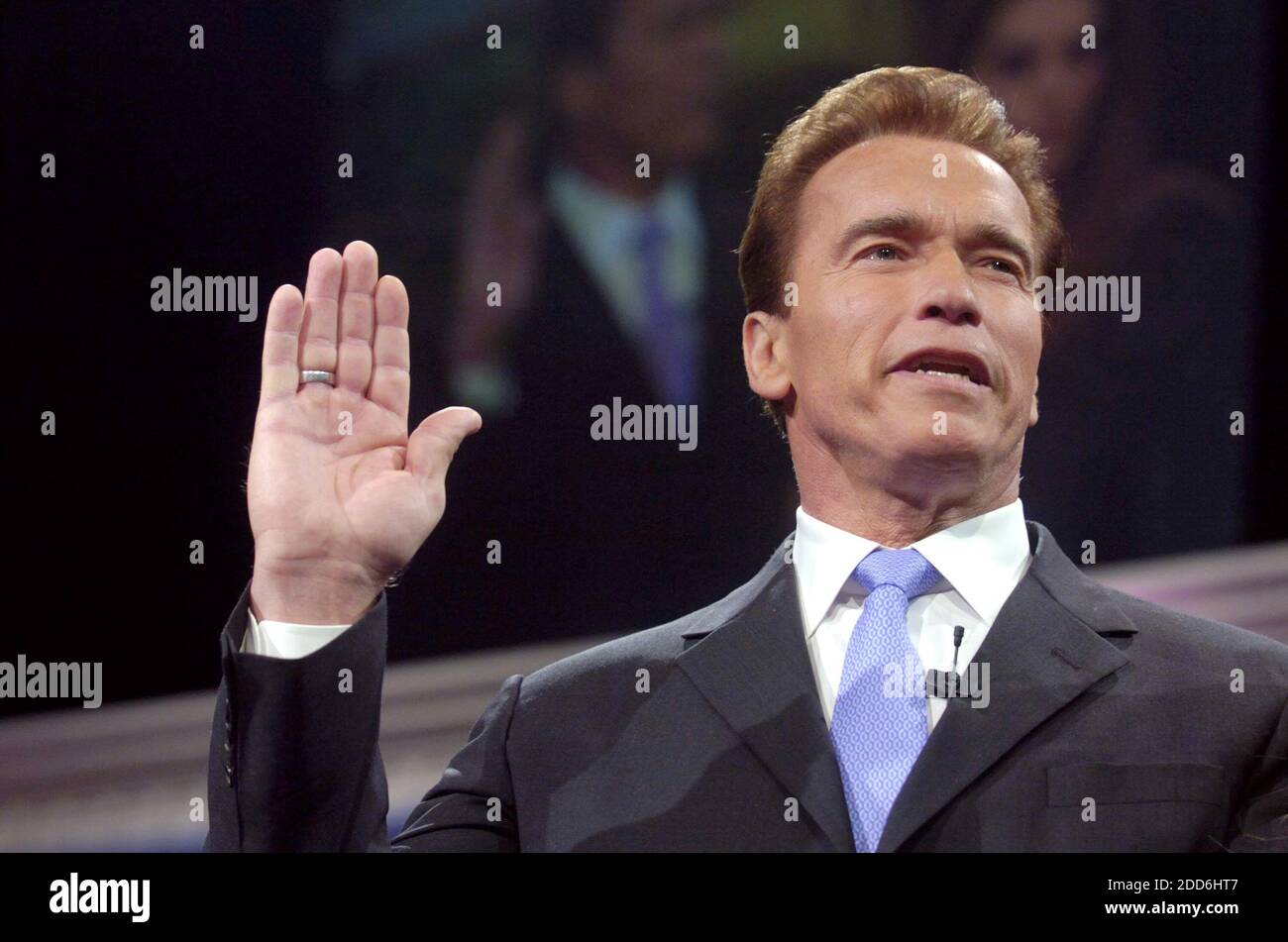Arnold schwarzenegger sworn in hi-res stock photography and images - Alamy