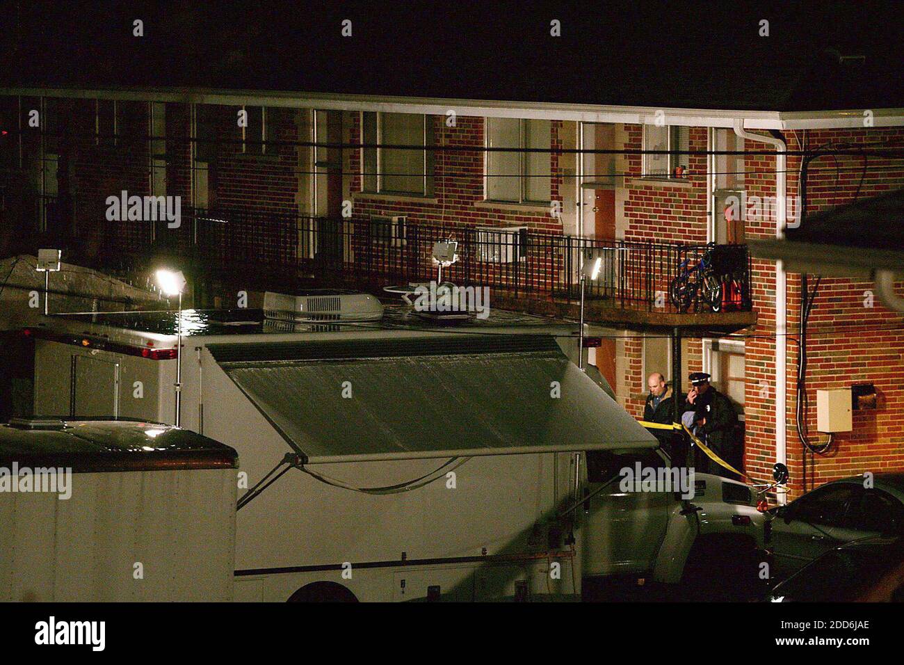 NO FILM, NO VIDEO, NO TV, NO DOCUMENTARY - FBI and other police gather ...