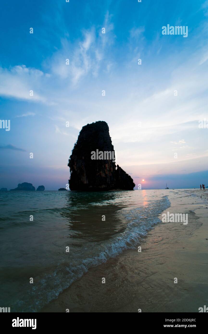 Limestone Karst Silhouetted at Sunset on Tropical Ao Phra Nang Beach ...