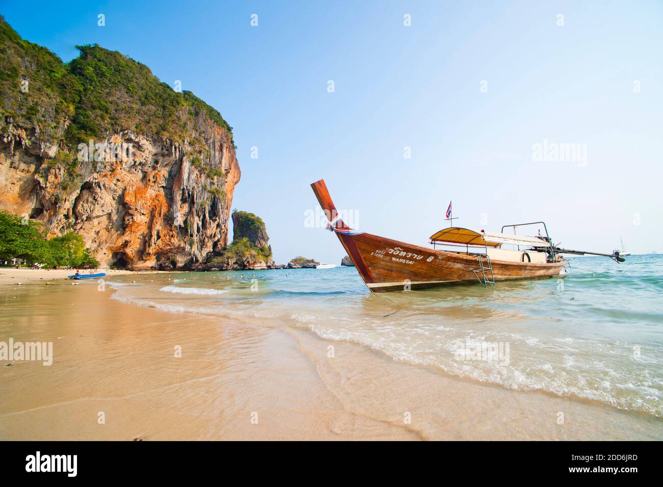 Traditional Thai Boat on Tropical Ao Phra Nang Beach, Railay (Rai Leh ...