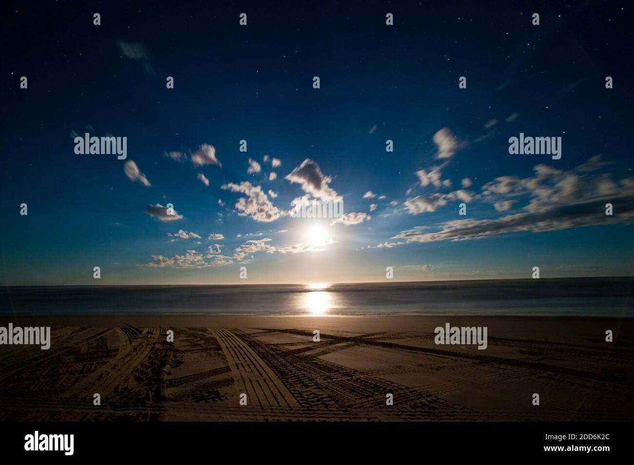 March 22nd – Fraser Island Moon Rise, Australia Stock Photo - Alamy