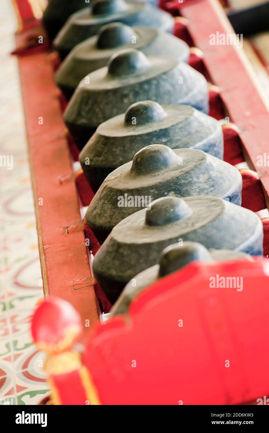 Gamelan instruments hi-res stock photography and images - Alamy