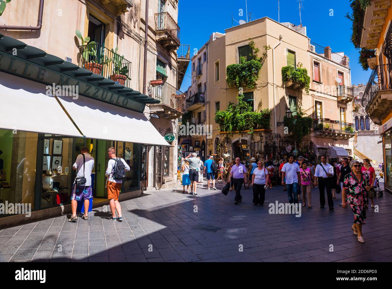 Taormina, tourists shopping on Corso Umberto, the main street that runs ...