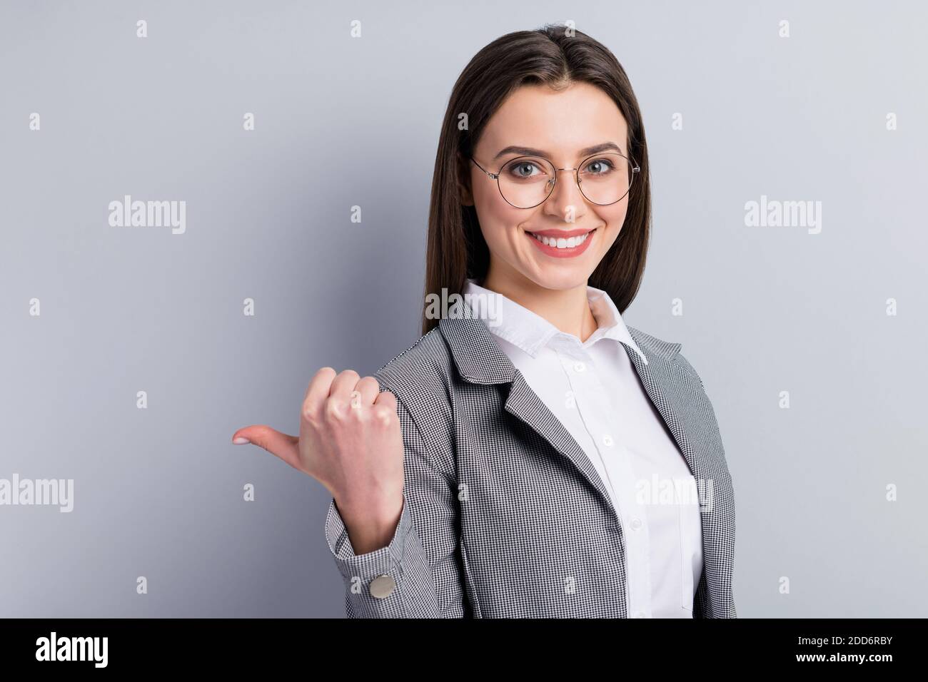 Photo of attractive business lady worker advising colleagues stay at ...