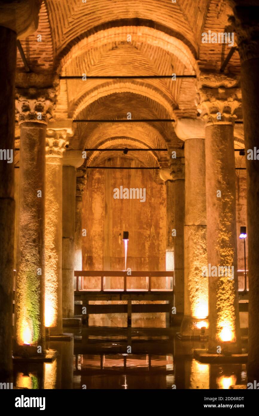 Basilica Cistern (aka Yerebatan Sarayı, Sunken Palace), Istanbul ...