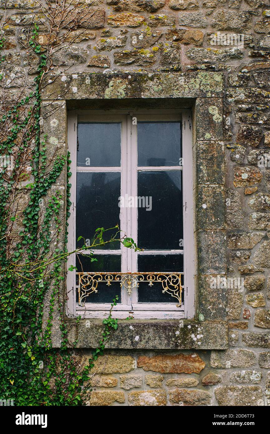 vintage window, locronan-france Stock Photo - Alamy