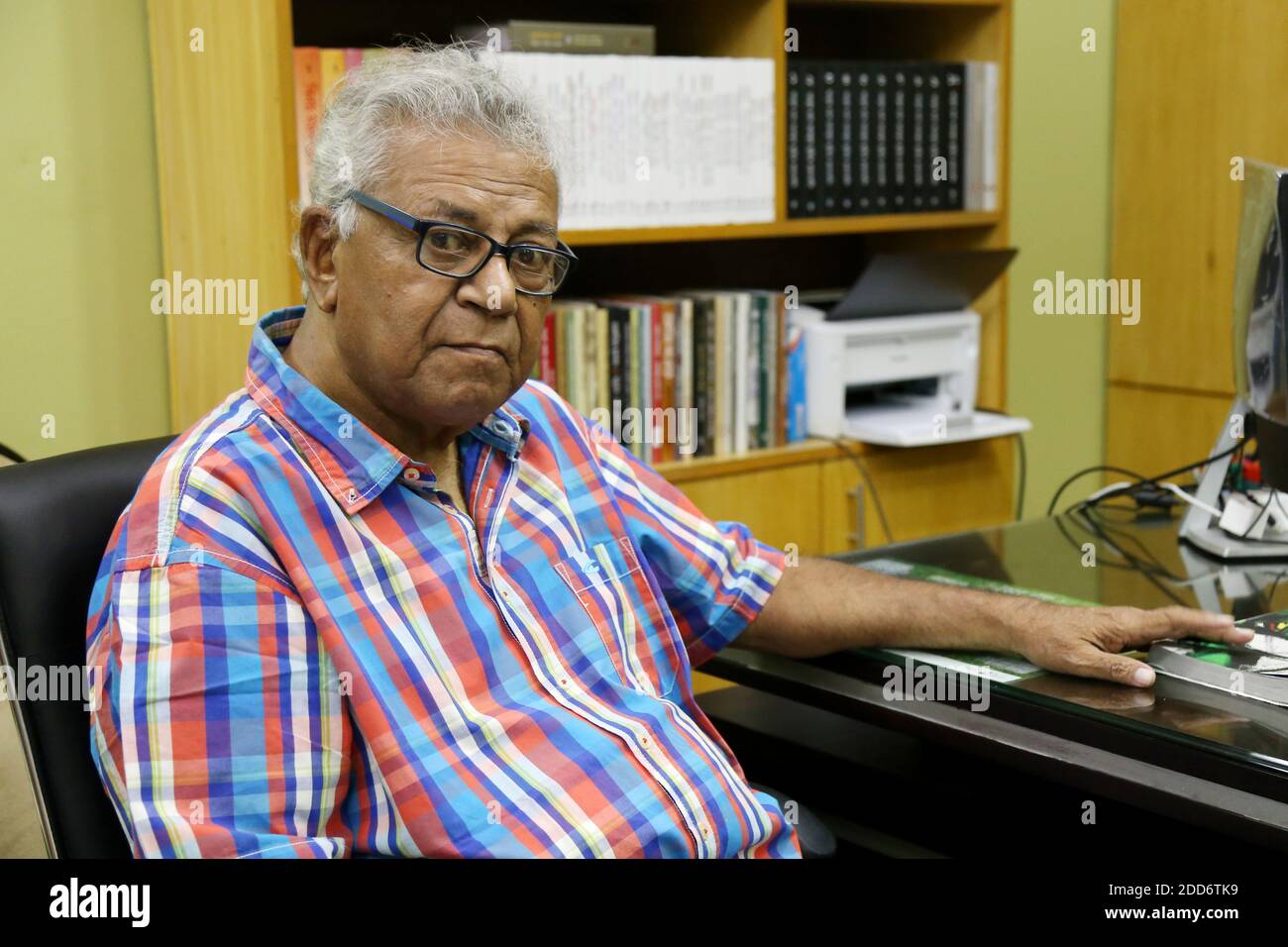 Prominent writer of Bengali literature Samaresh Majumdar visited Sylhet and spend some time with ...