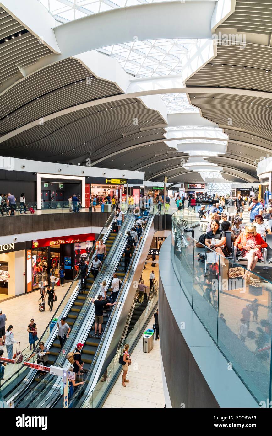 Interior of the E2nd floor of the departure area of Leonardo da Vinci ...