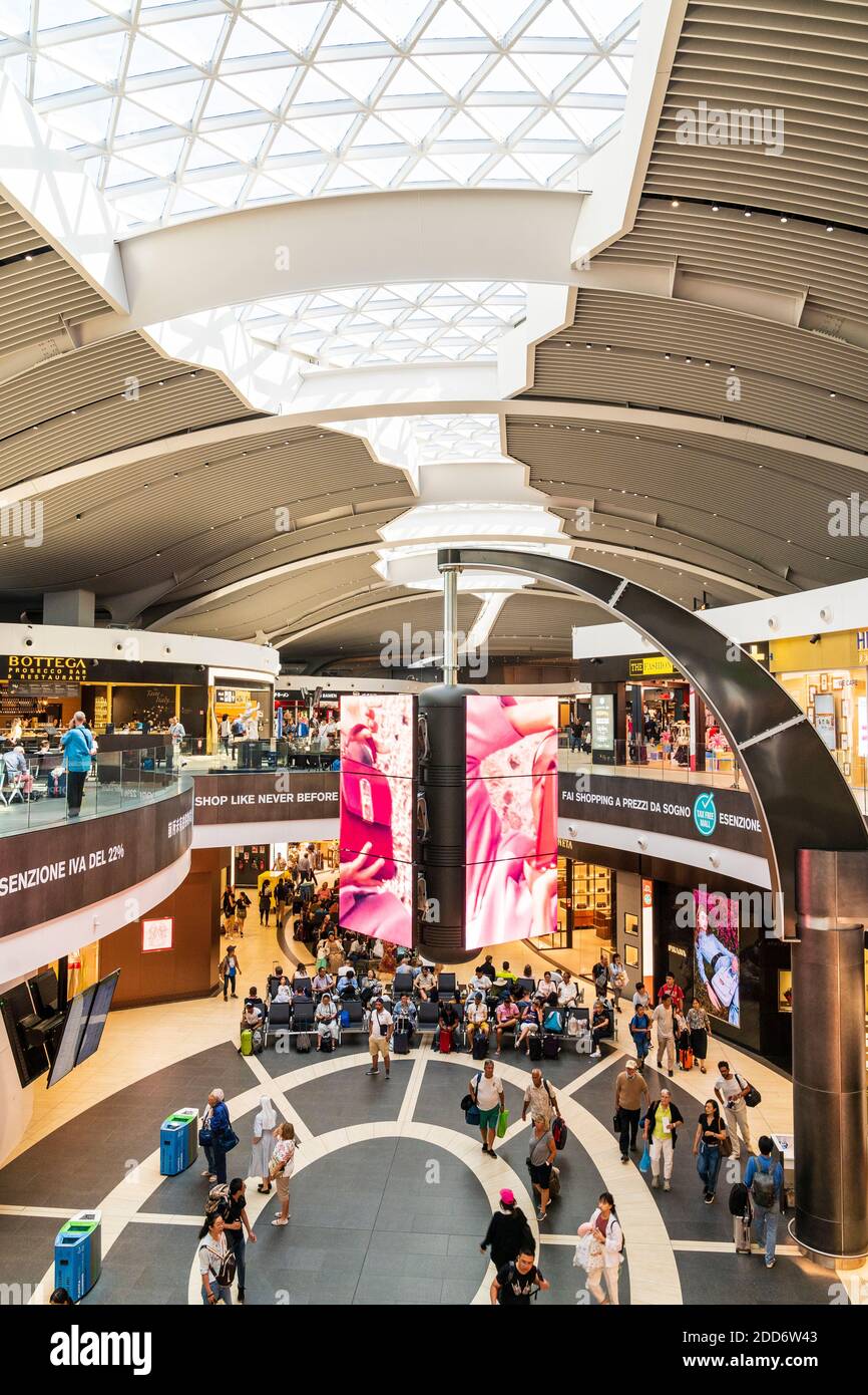 Interior of the E2nd floor of the departure area of Leonardo da Vinci ...