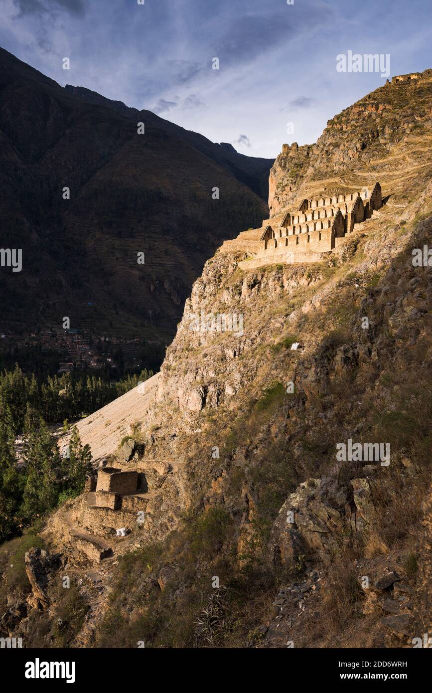 Pinkullyuna inca storehouses hi-res stock photography and images - Alamy