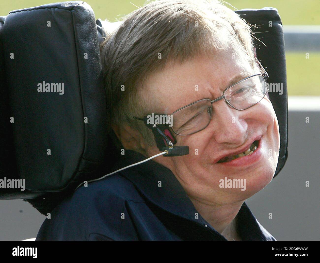 Stephen hawking in 2007 hi-res stock photography and images - Alamy