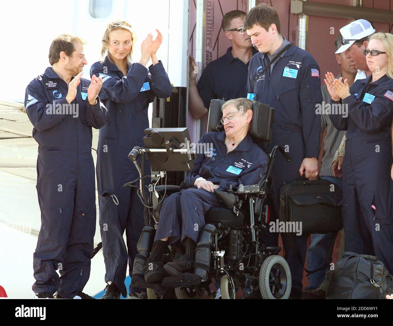 Stephen hawking in 2007 hi-res stock photography and images - Alamy