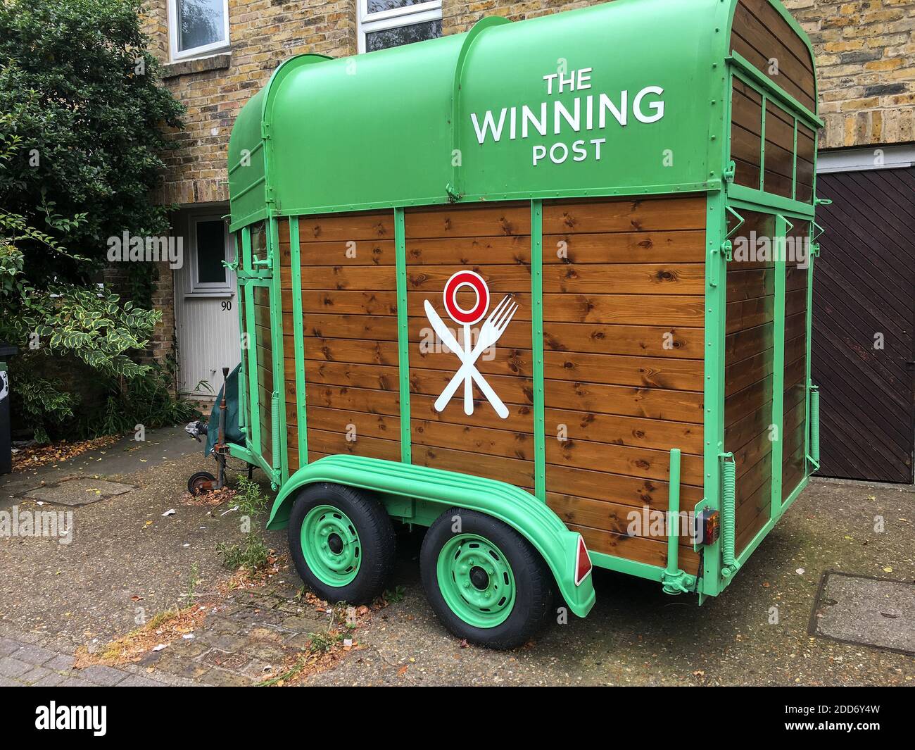 Food wagon hi-res stock photography and images - Alamy