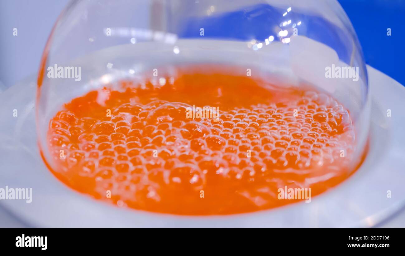 Round bottom flask hi-res stock photography and images - Alamy