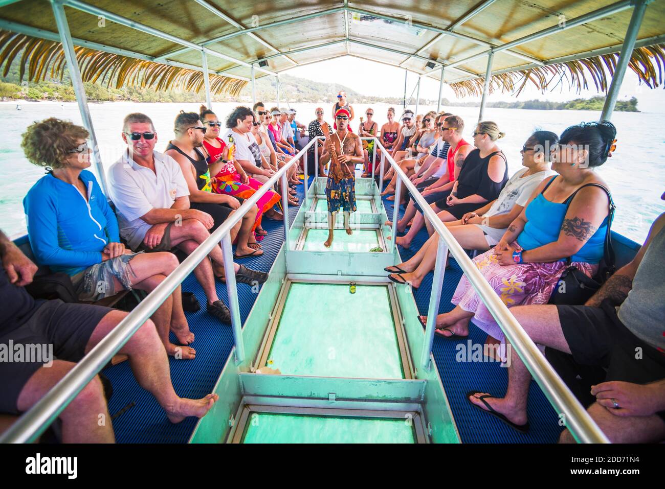 Glass bottom boat of Captain Tama's Lagoon Cruizes, Muri Lagoon ...
