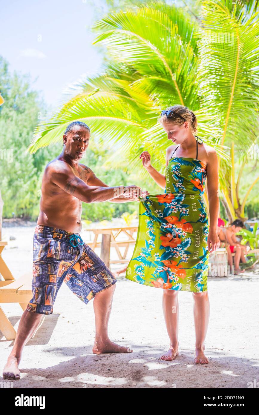 Being shown how to tie a sarong on Captain Tama's Lagoon Cruizes ...