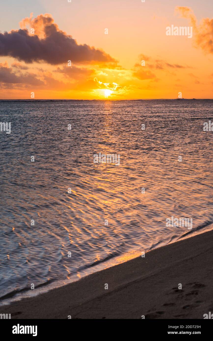 Pacific Ocean sunset on tropical Rarotonga Island, Cook Islands Stock ...