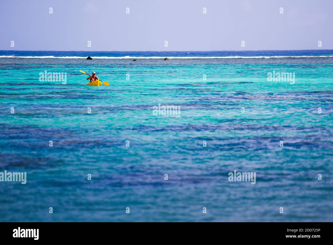 Kayaking in Titikaveka Lagoon, Rarotonga, Cook Islands, South Pacific ...