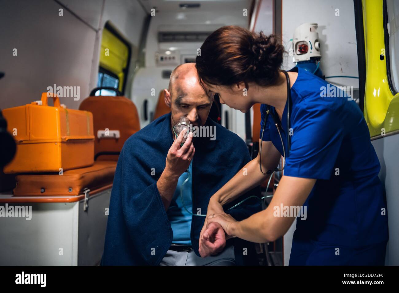 Female emt hi-res stock photography and images - Alamy