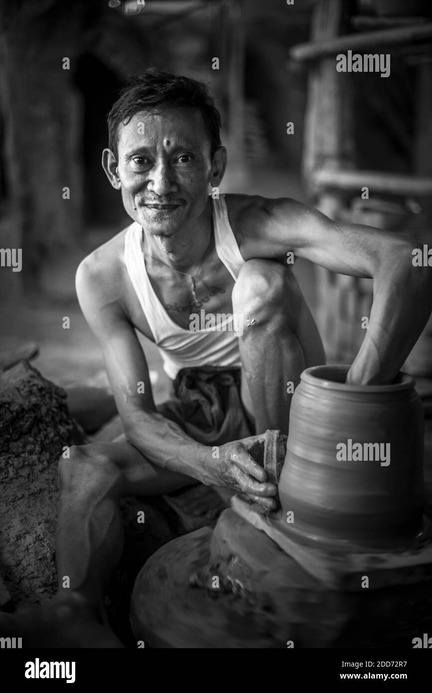 Myanmar pottery making Black and White Stock Photos & Images - Alamy