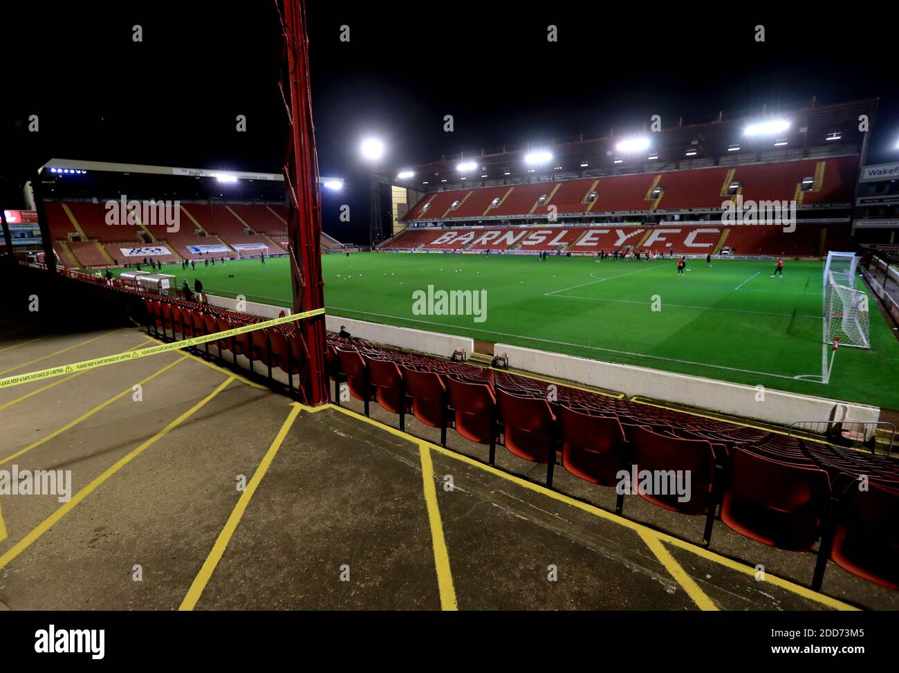 Floodlights at oakwell stadium hi-res stock photography and images - Alamy