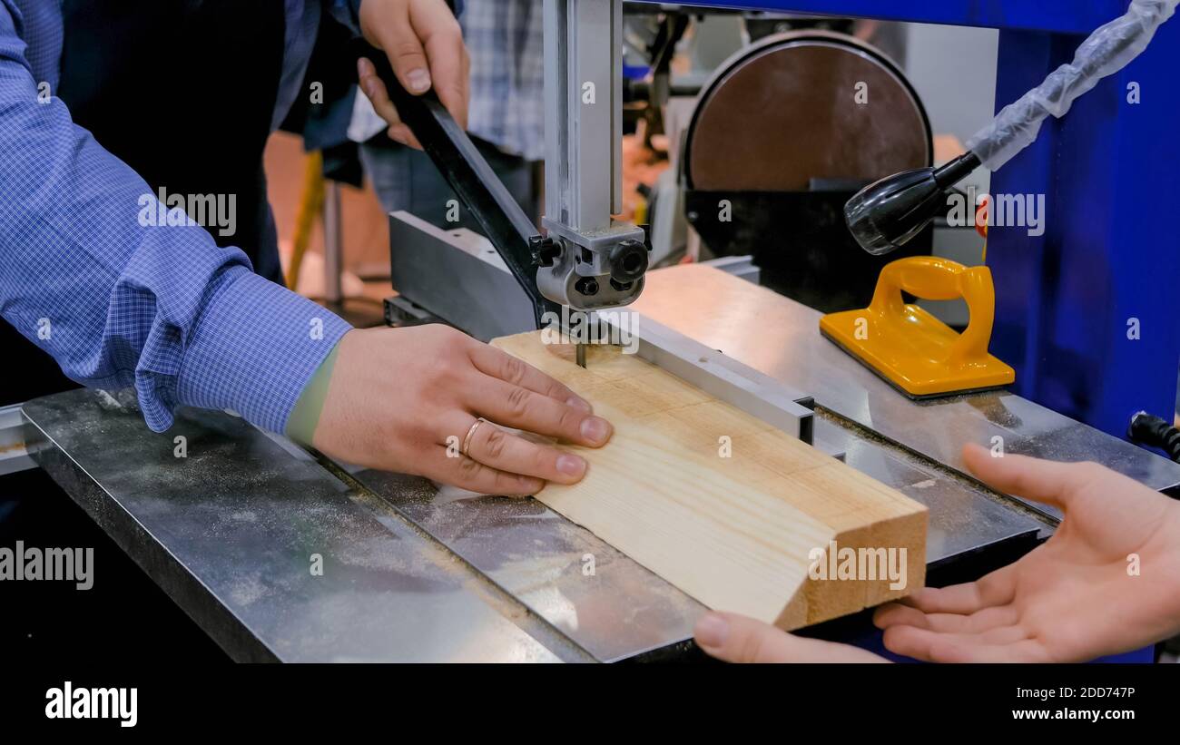 Using band saw hi-res stock photography and images - Alamy