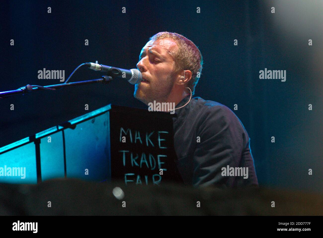 Chris Martin lead singer of Coldplay performing at the V2003 Virgin ...