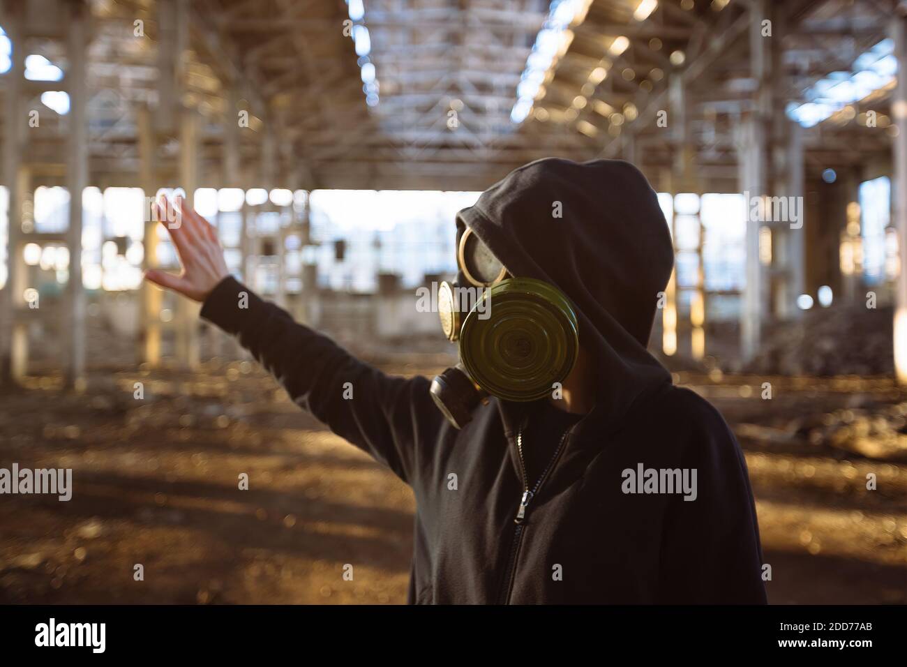 Industrial mask hi-res stock photography and images - Alamy