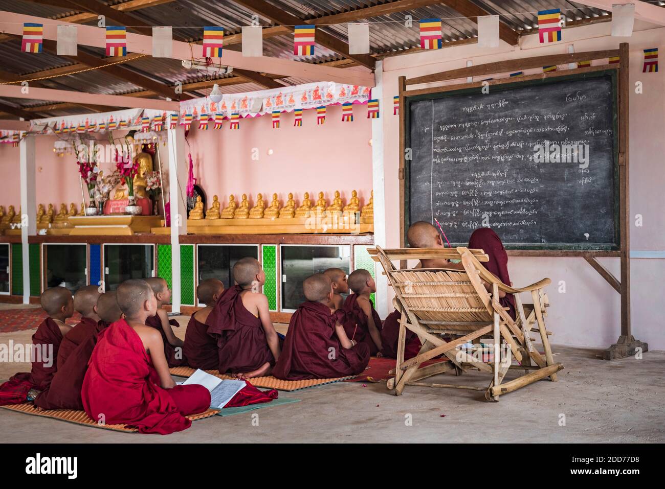 Buddhist monk teaching temple hi-res stock photography and images - Alamy