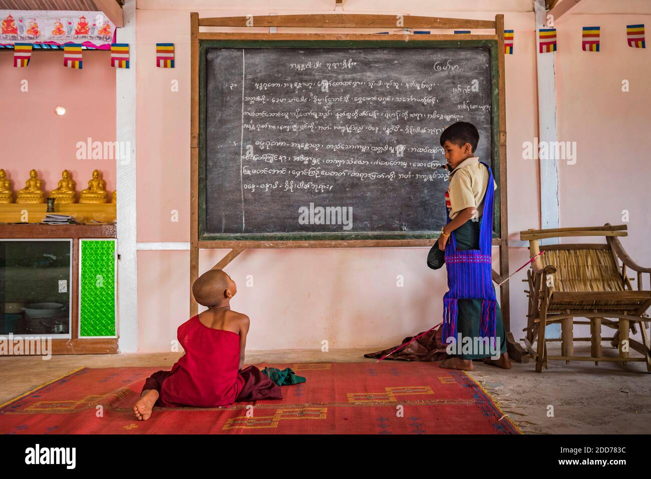 Buddhist monk teaching temple hi-res stock photography and images - Alamy