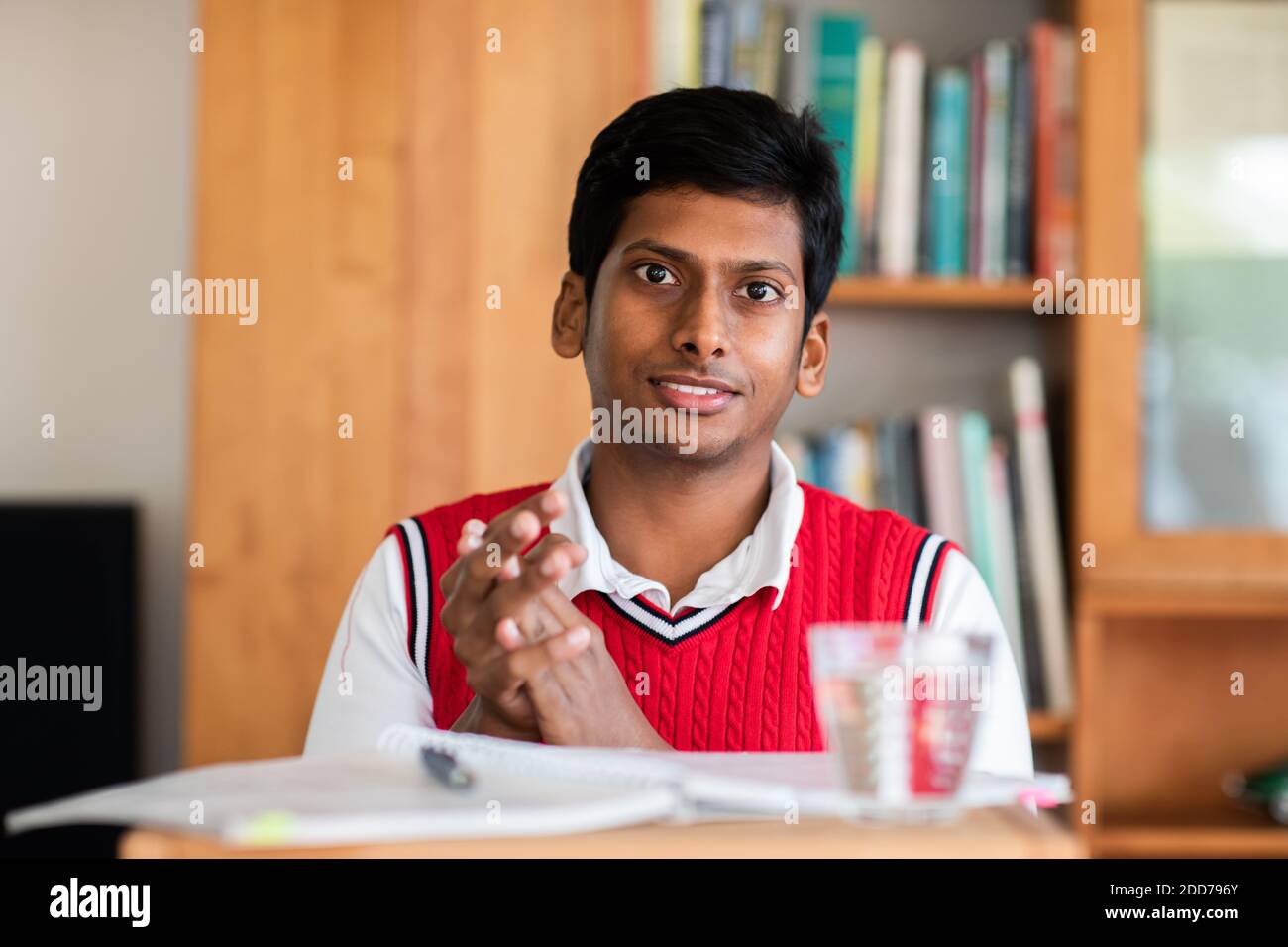 Young pupil learning school hi-res stock photography and images - Alamy