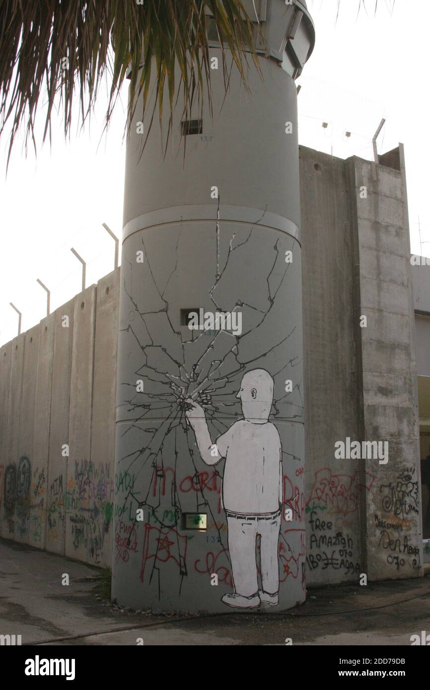 Barrière de séparation hi-res stock photography and images - Alamy