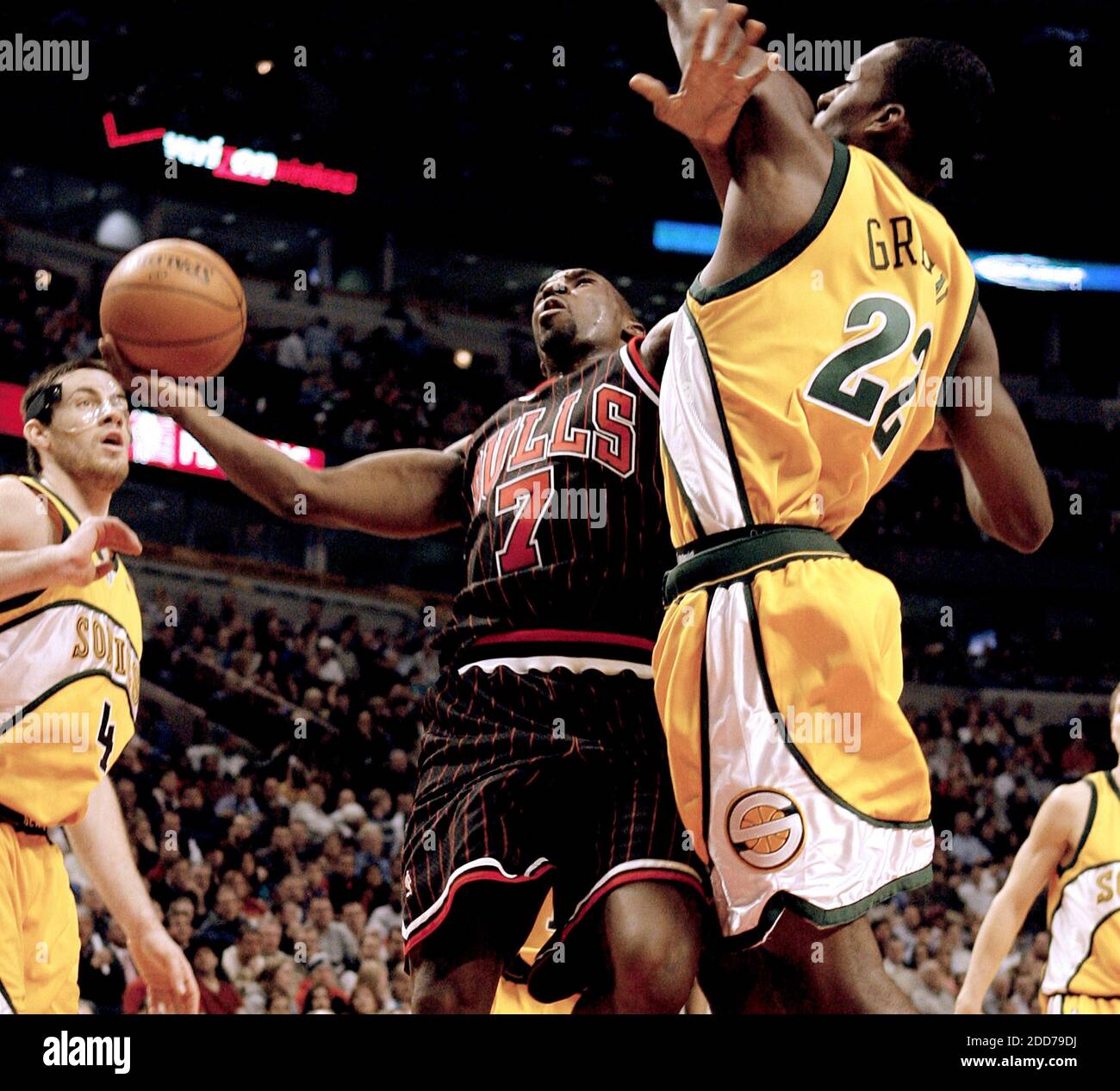 Ben gordon basketball hi-res stock photography and images - Alamy
