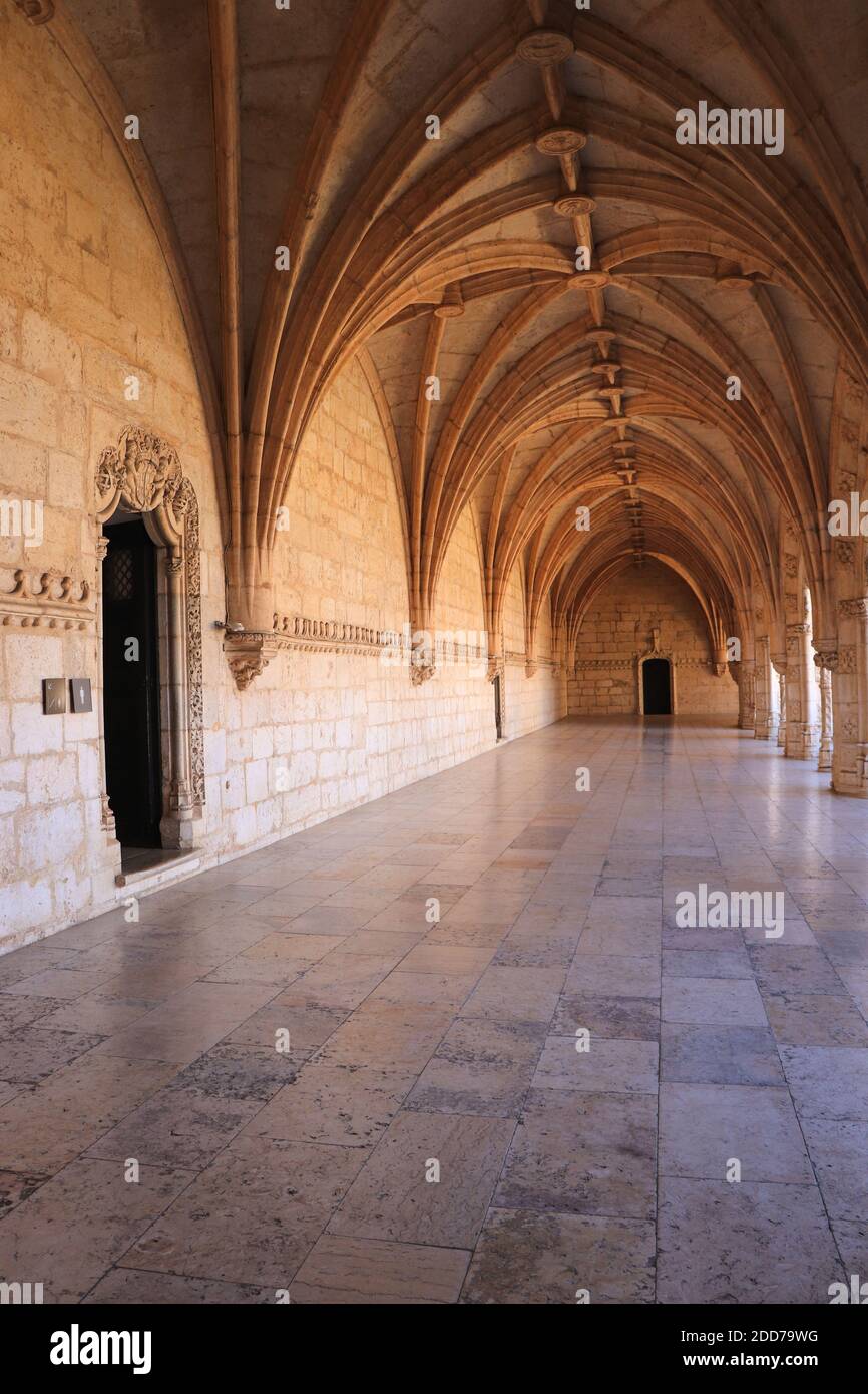 Archway of an old monastery. Cloisters of Jeronimos Monastery Stock ...