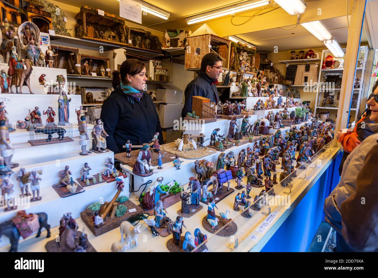 Stand selling belen figures, nativity scenes, in Plaza Mayor, Christmas ...