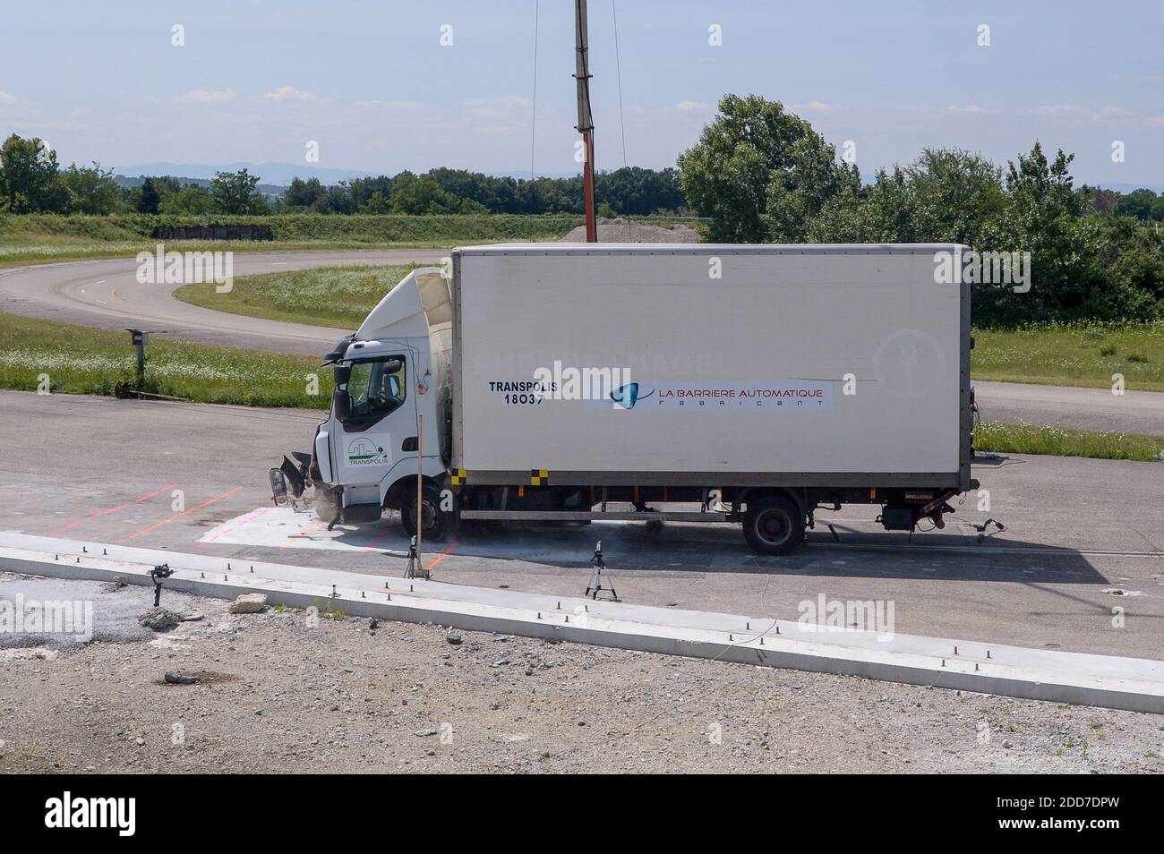 Truck crash test hi-res stock photography and images - Alamy