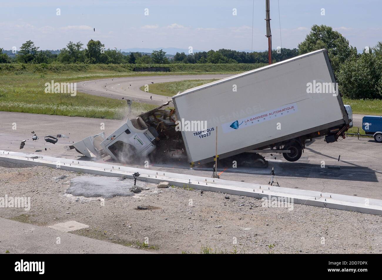 Truck crash test hi-res stock photography and images - Alamy