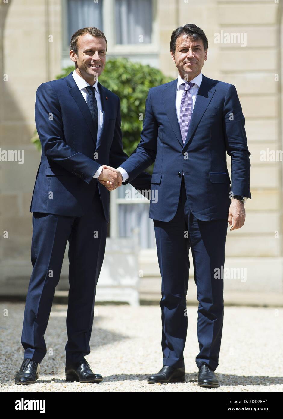 Italian Prime Minister Giuseppe Conte and French President Emmanuel ...