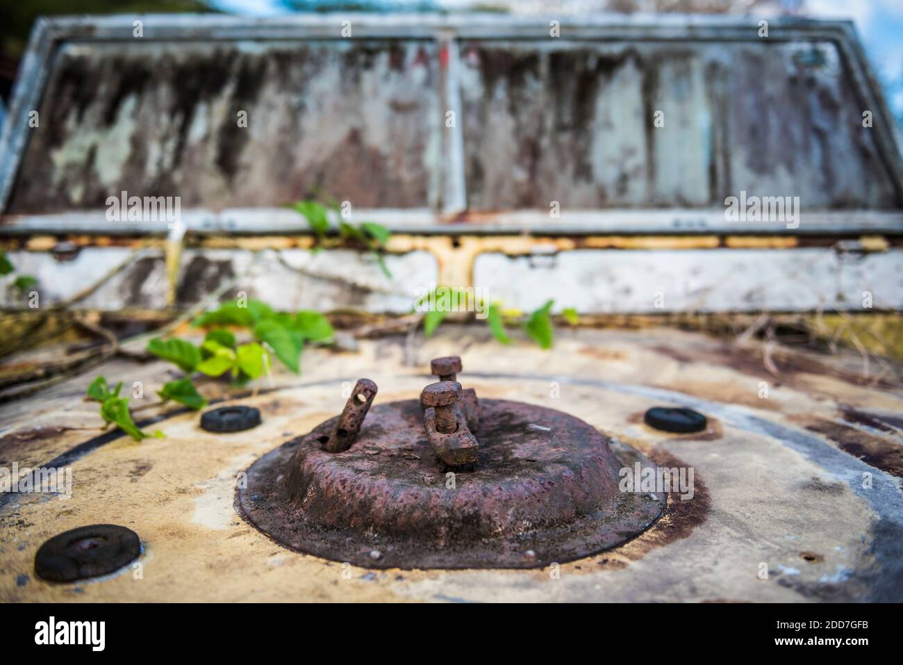 Old run down Land Rover, Arenal Volcano, Alajuela Province, Costa Rica Stock Photo - Alamy