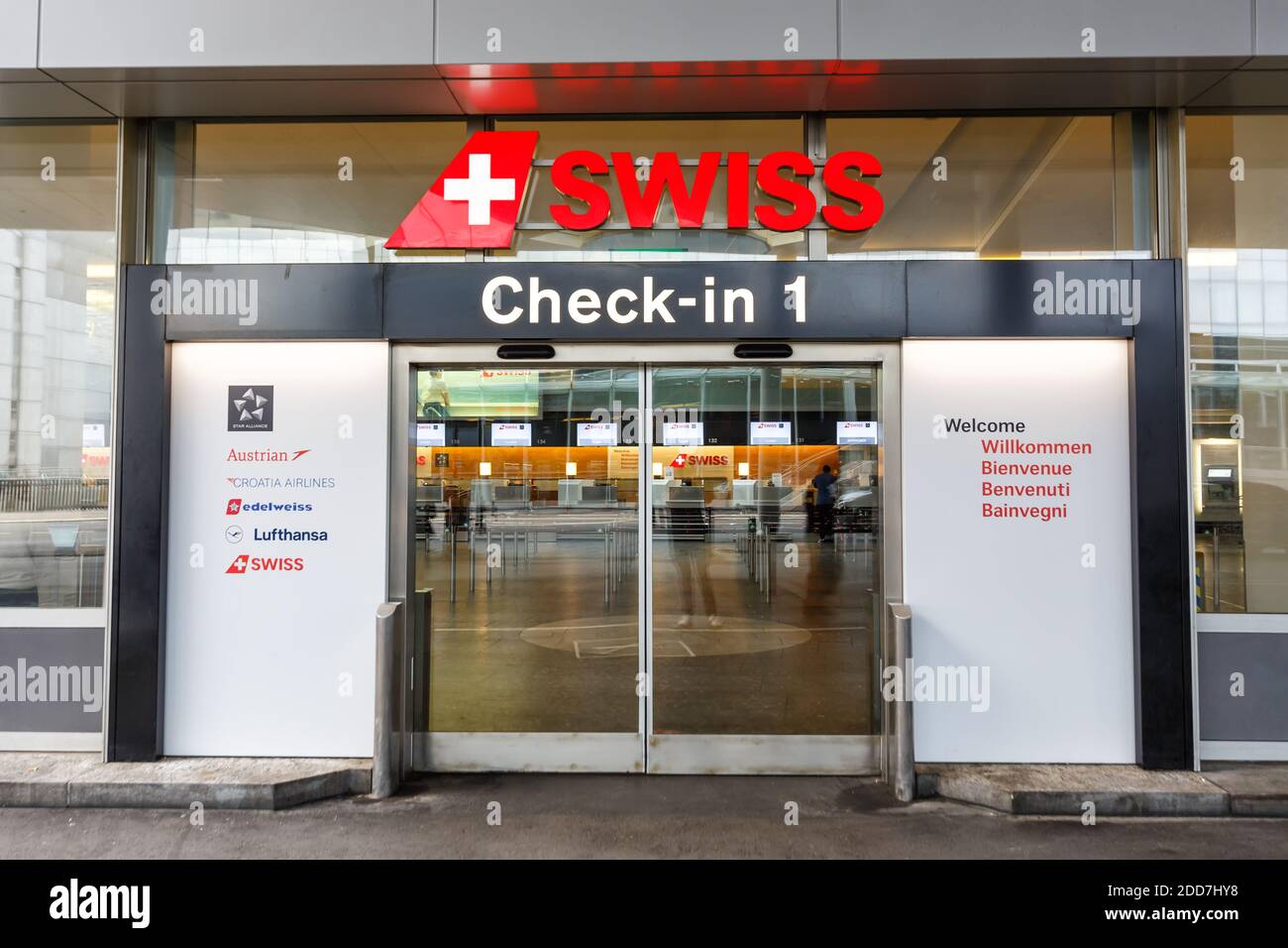 Zürich airport checkin hi-res stock photography and images - Alamy