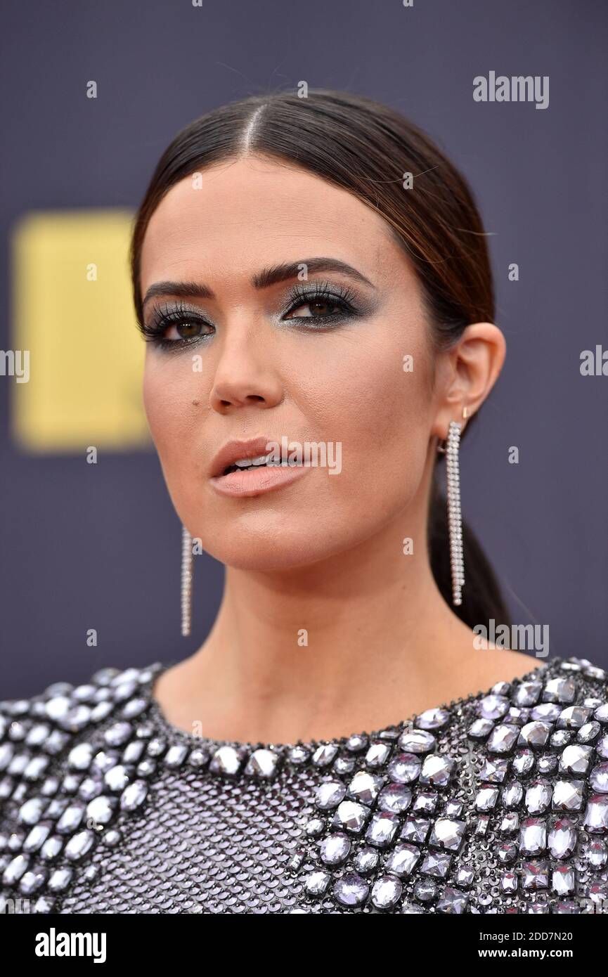 Mandy Barker's Instagram, Twitter & Facebook on IDCrawl