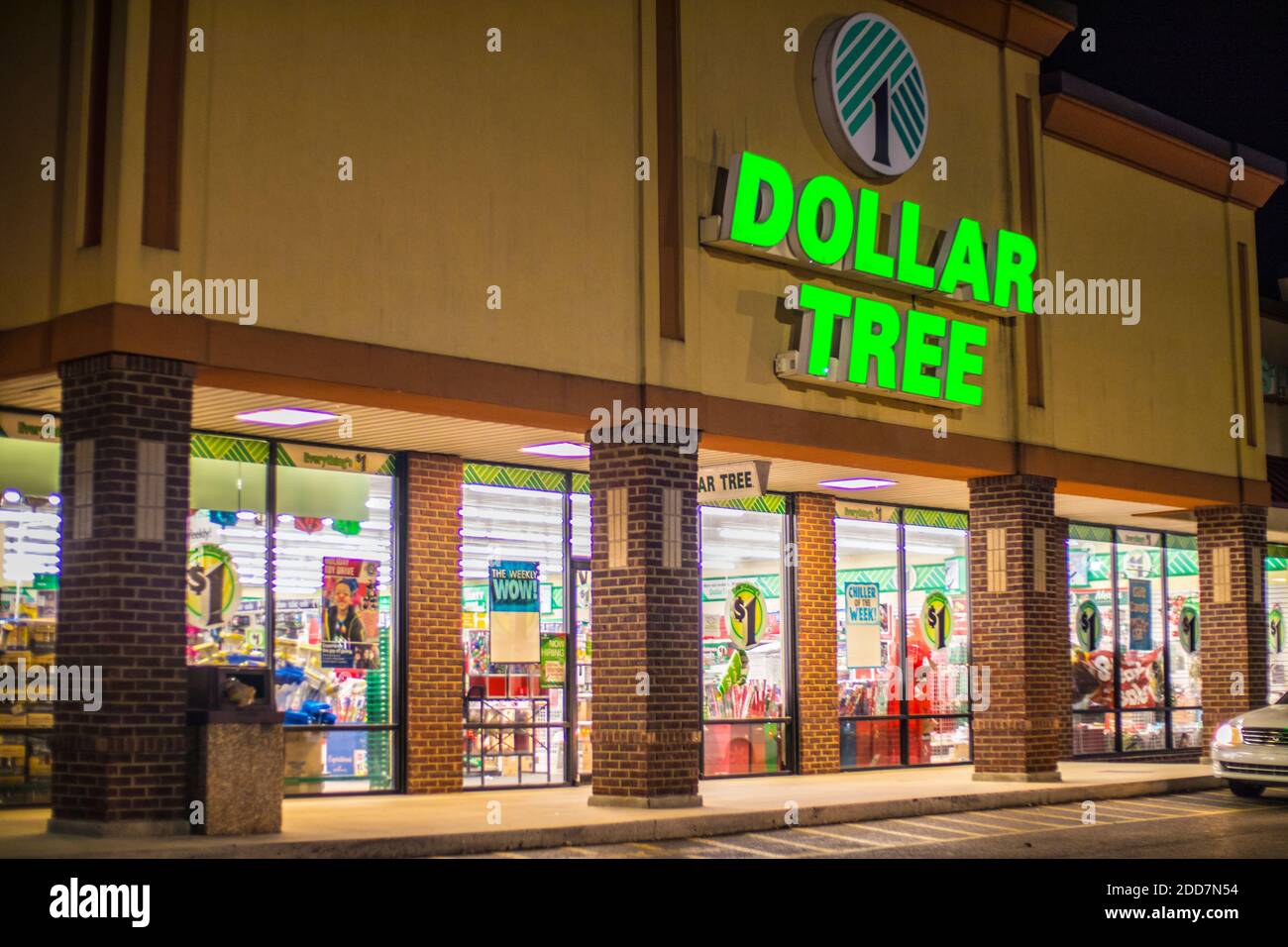 Dollar tree store exterior usa hi-res stock photography and images - Alamy