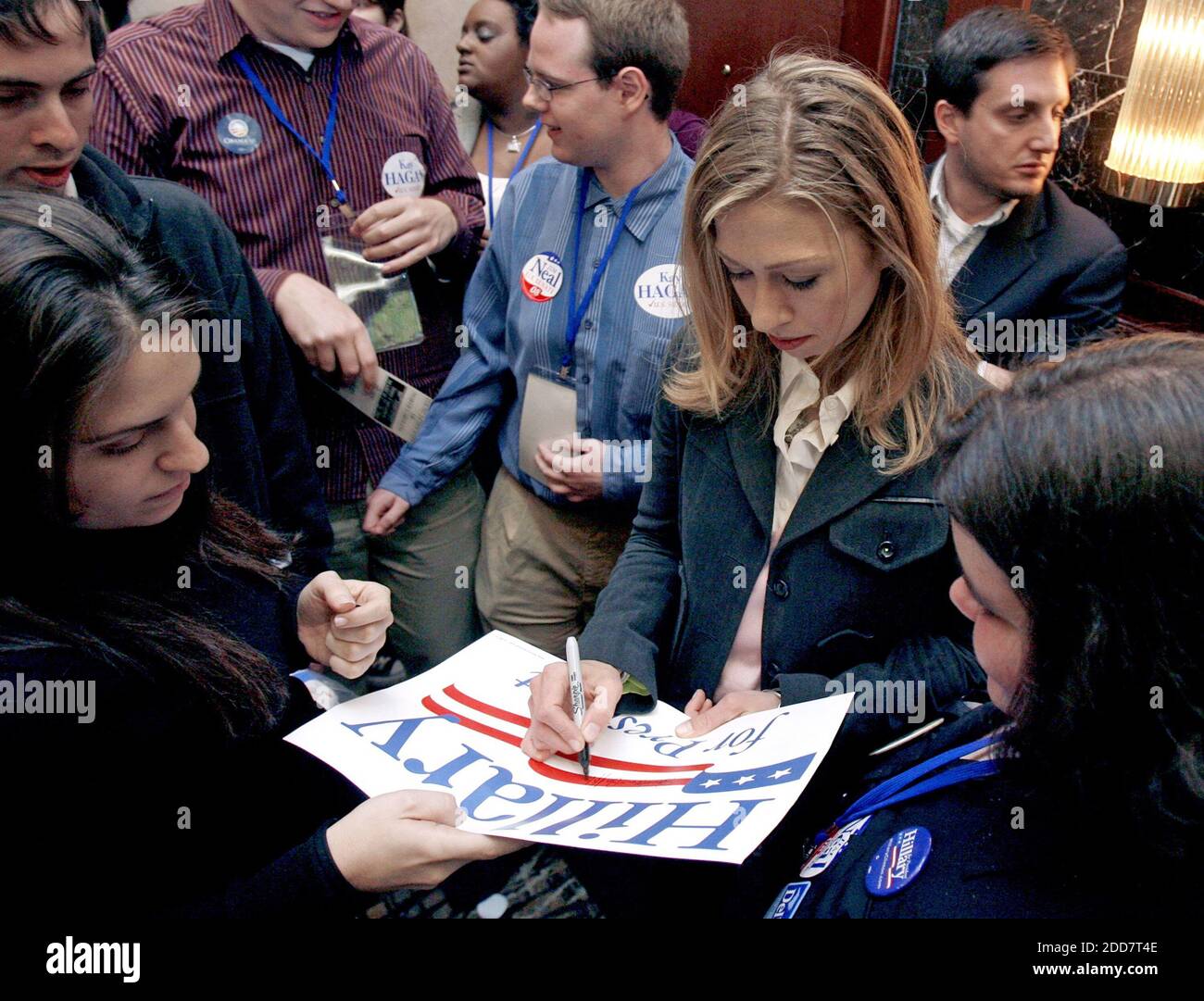 Hillary clinton campaign poster hi-res stock photography and images - Alamy