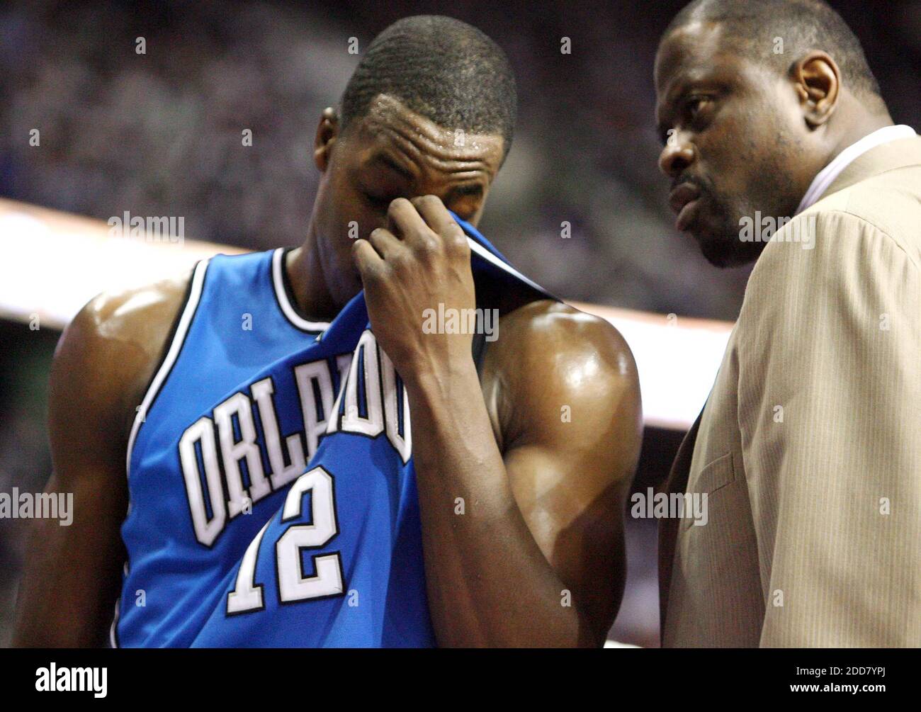 Patrick ewing basketball hi-res stock photography and images - Alamy