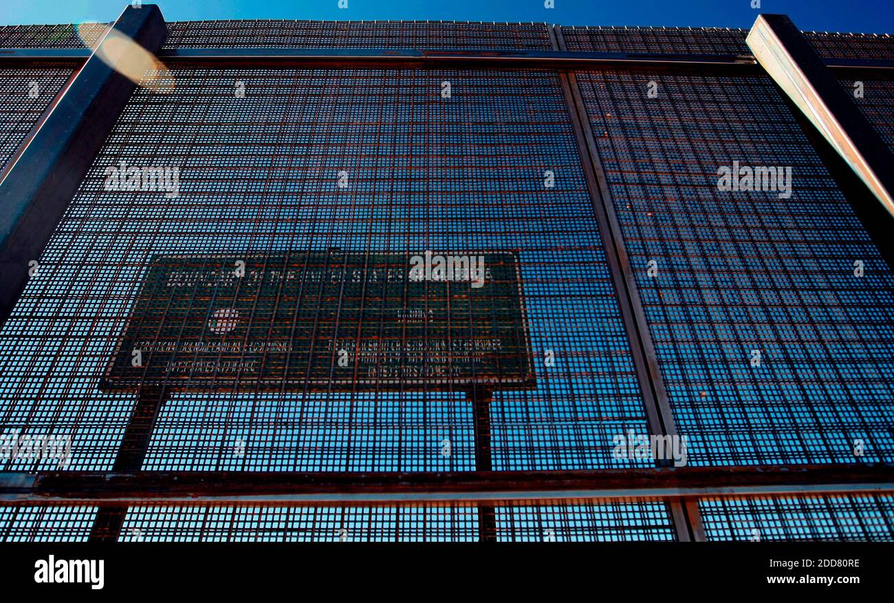 Immigrant entry point hi-res stock photography and images - Alamy